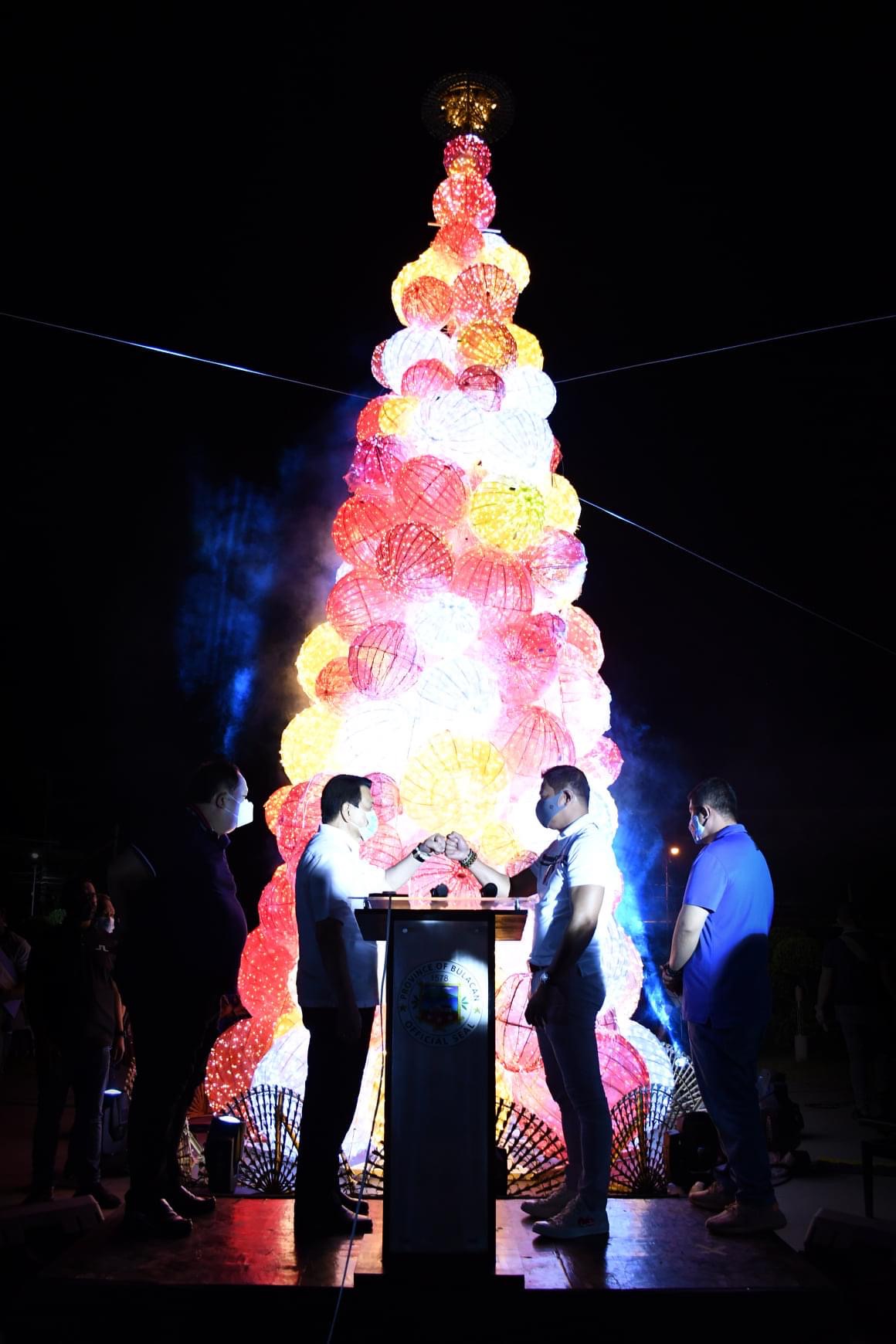 Bulacan officials light up Christmas tree at Capitol - iOrbit News Online