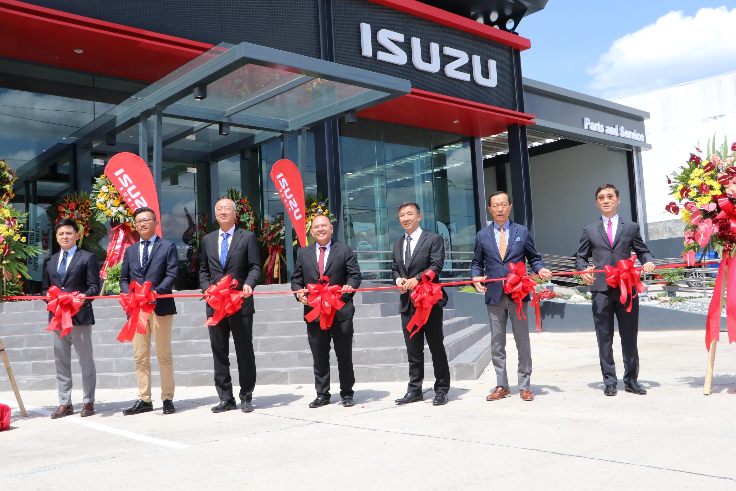Isuzu opens P220M showroom, service center in Subic Bay Freeport ...