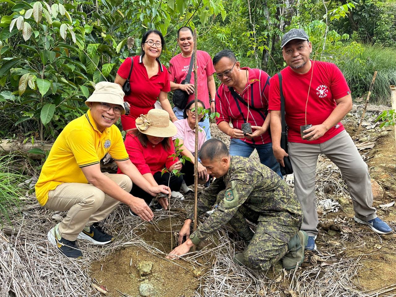 91IB, local media conduct tree planting activity in Aurora - iOrbit ...
