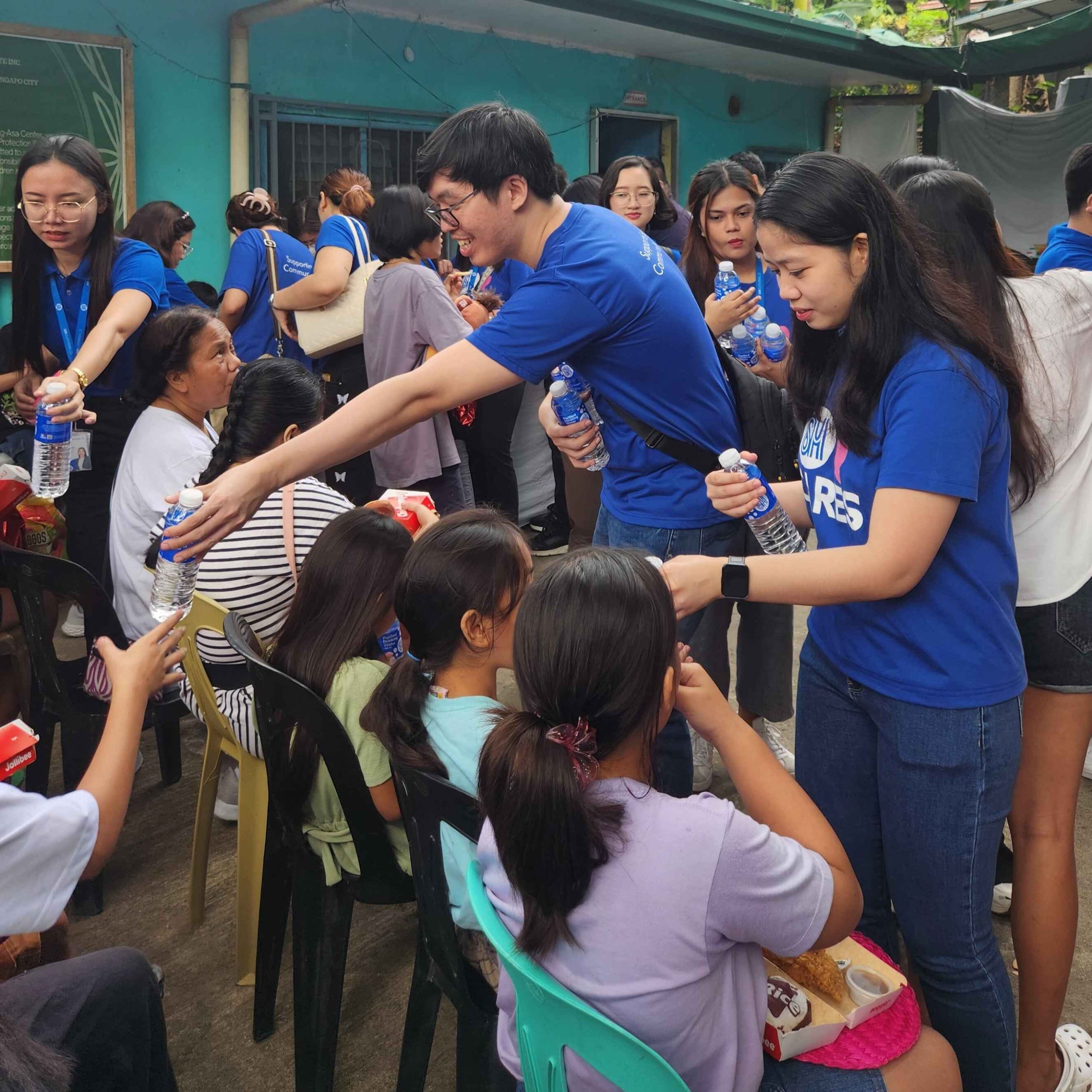 SM Olongapo employees spread holiday cheer to less fortunate kids ...