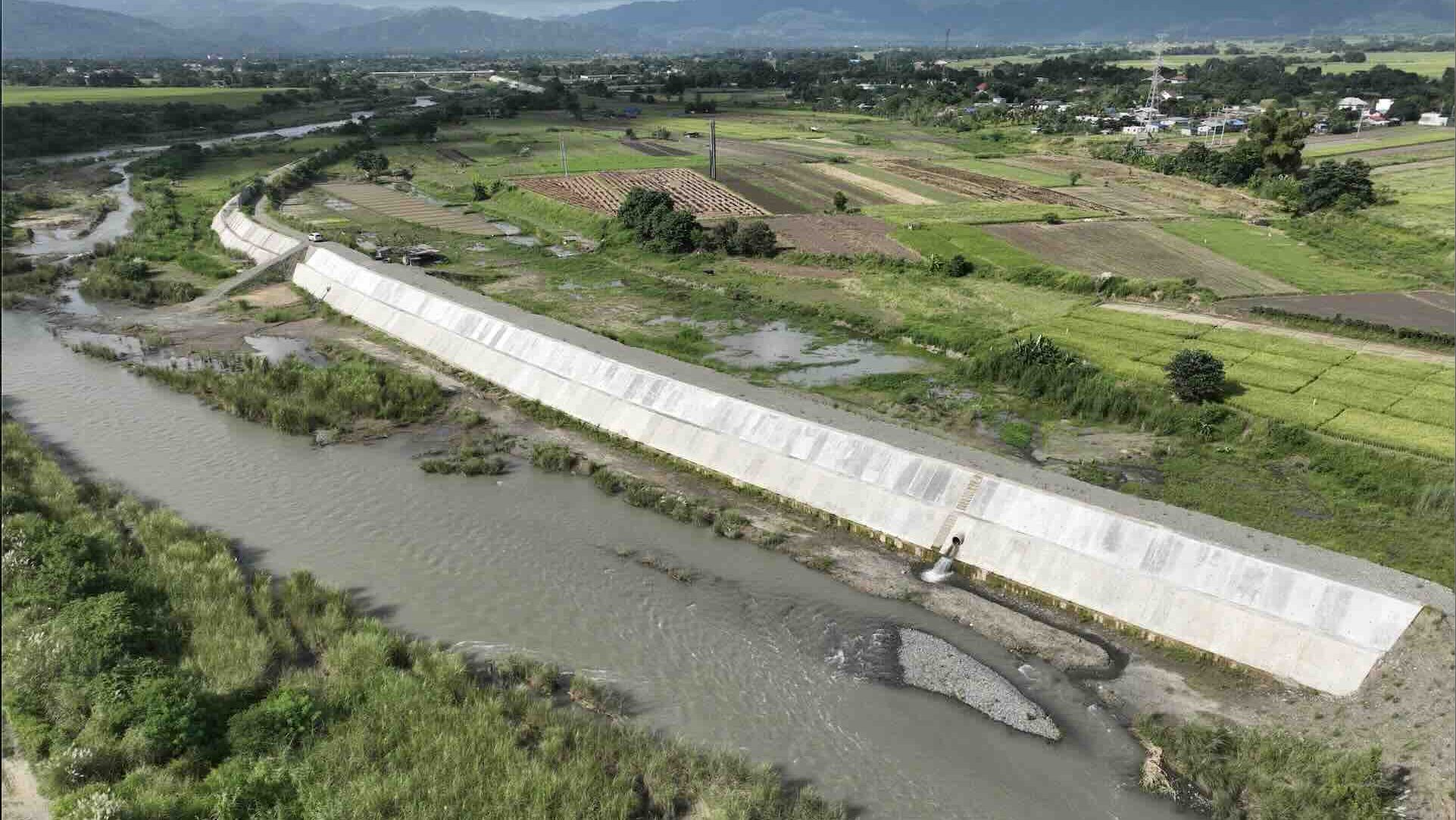 DPWH finishes 214-meter flood barrier - iOrbit News Online