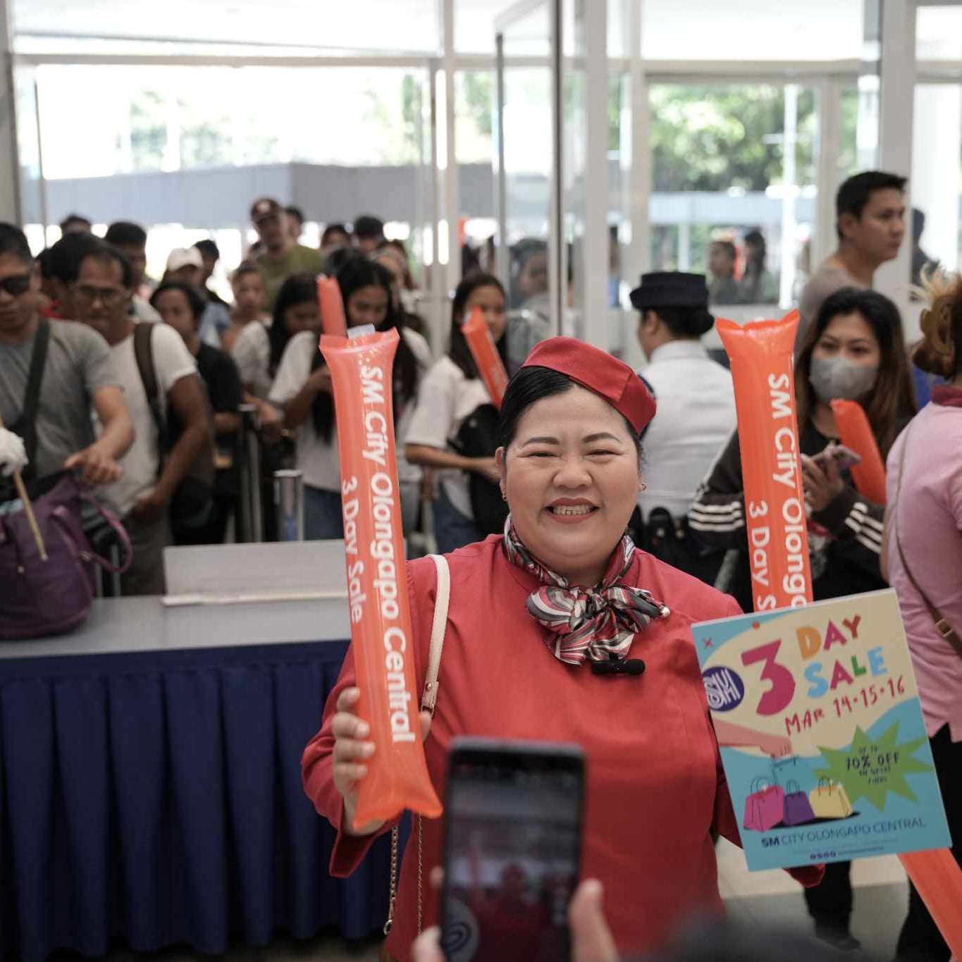 SM elevator girl, “Cheridel” joins the excitement at SM City Olongapo ...