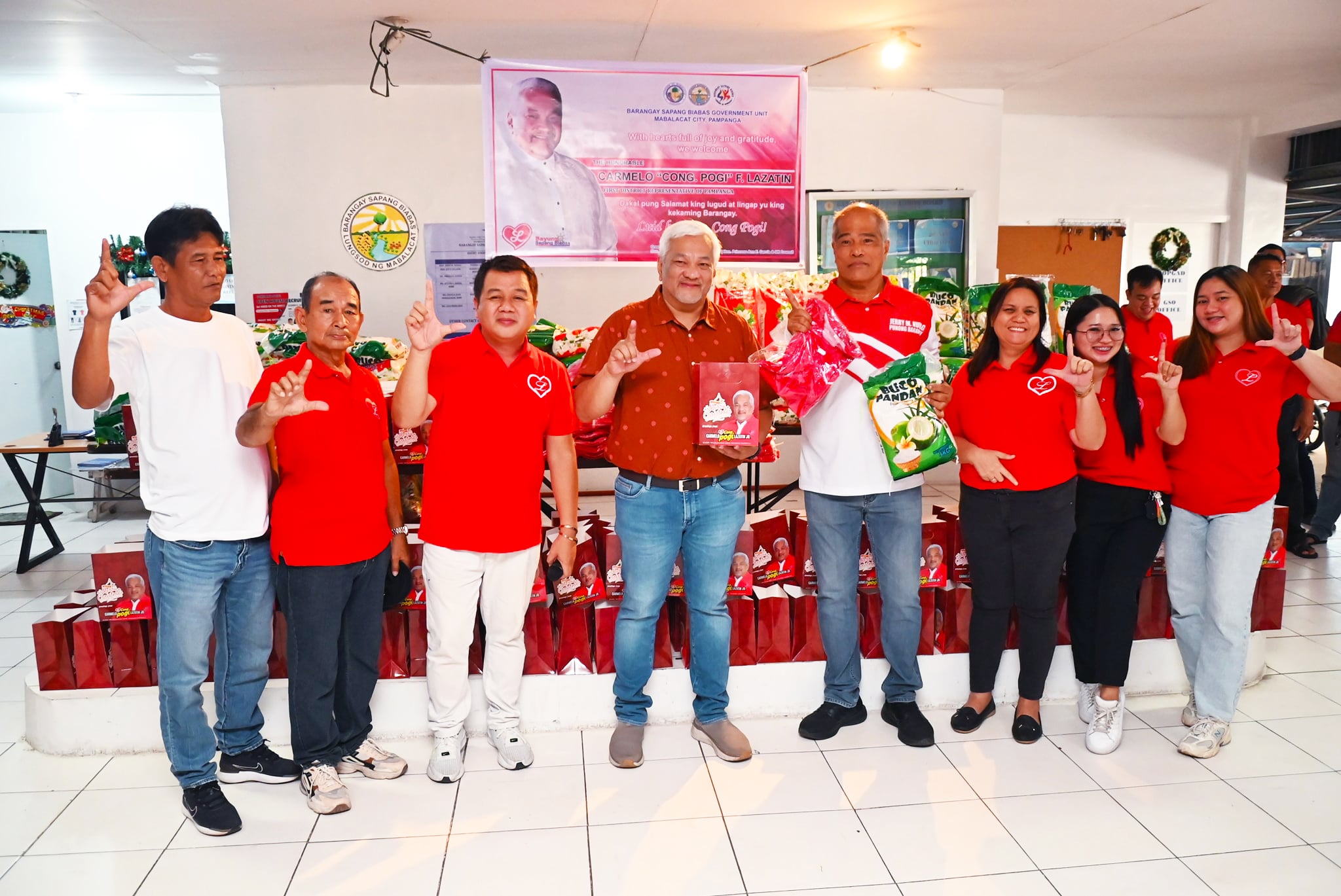 Cong Pogi distributes Christmas ham, rice to Mabalacat - iOrbit News Online