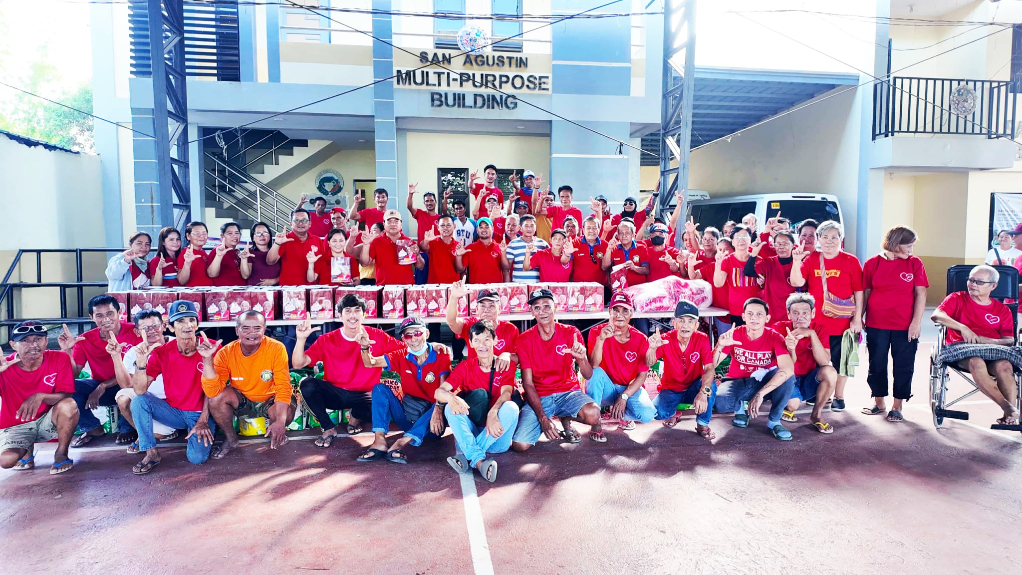 Cong Pogi staff deliver Xmas ham, rice to Magalang - iOrbit News Online